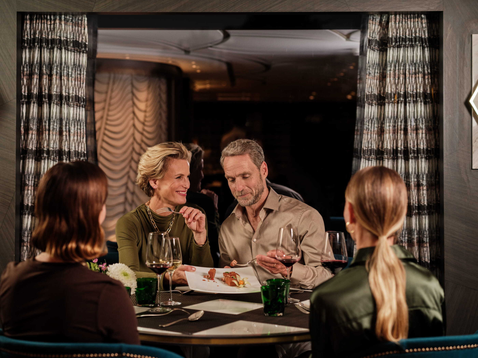 Luxury Cruise on the Riverside Debussy | Riverside Luxury Cruises